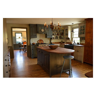 Boston Saltbox Kitchen - Traditional - Kitchen - Boston - by The ...