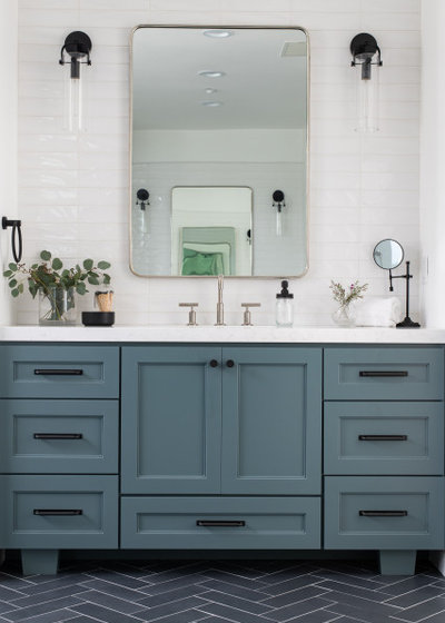 10 Bathroom Vanity Features Pros Always Recommend