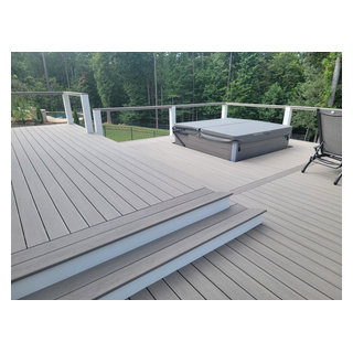 Two Tiered Deck with Hot Tub - Contemporain - Terrasse en Bois ...