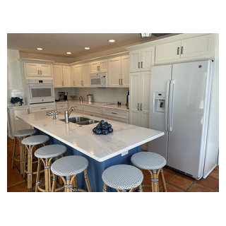 Kitchen Remodel Done in a Two-Tone Color - Transitional - Kitchen ...