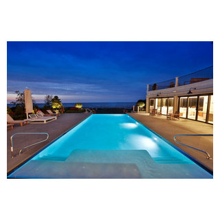 Wilmette, IL Rectilinear Swimming Pool with Separate Hot Tub ...