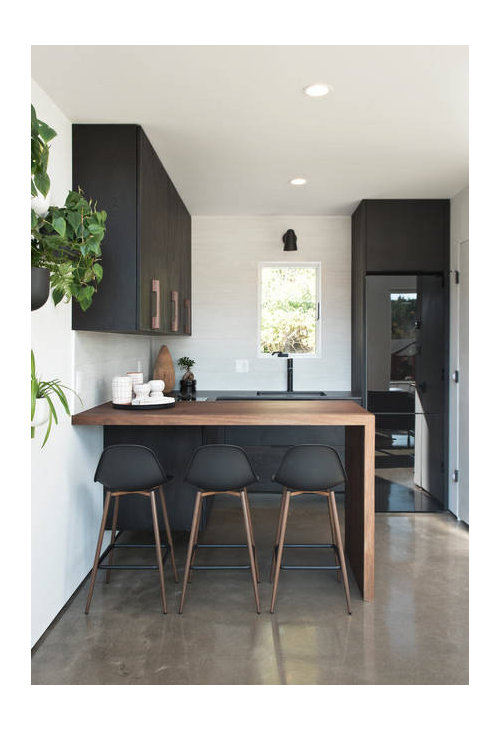 waterfall-style bar or countertop-style peninsula