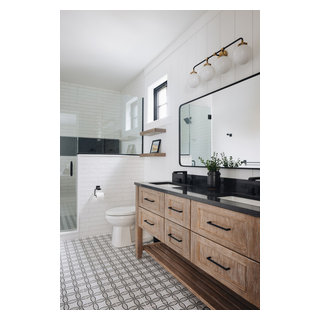 Bathroom - Farmhouse - Bathroom - Grand Rapids - by Beth Howley Creative LLC | Houzz