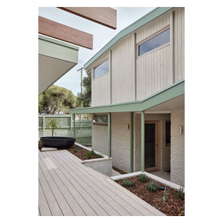 Courtyard Deck - Beach Style - Deck - Melbourne - by Atlas Architects ...