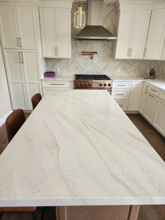 Cambria Everleigh quartz and White Dove by Benjamin Moore