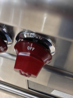 Just bought a wolf r304 with dark cherry plastic knobs