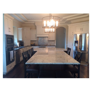 Timber Creek Lane - Transitional - Kitchen - Chicago - by Jamie Crose ...