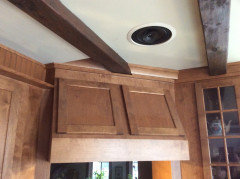Range hood with ceiling beam