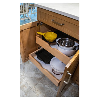 Toffee Stain Shaker Door Kitchen with Calacatta Valetin Quartz ...