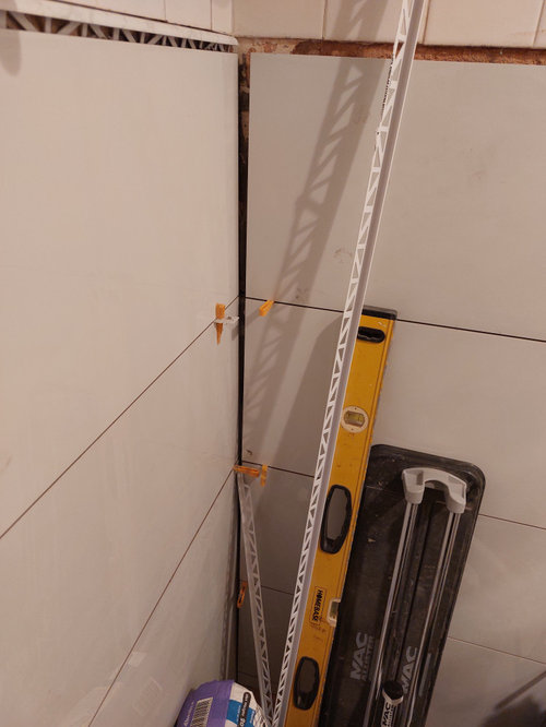 Big tile gap in shower wall corner | Houzz UK