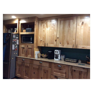 Schuler Holbrook Rustic Maple - Rustic - Kitchen - Houston - by Lowe's ...