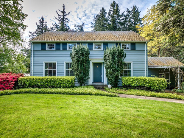 Houzz Tour: Pattern and Color for a Refined Second Home