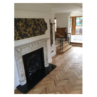 Steps down into the split level lounge in the same house - Traditional ...