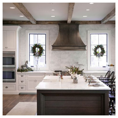 Range hood with ceiling beam