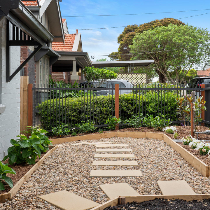 75 River Rock Walkway Ideas You'll Love - April, 2025 | Houzz