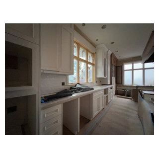 Floating hood - Kitchen - Portland - by MTC CUSTOM - CABINETRY | Houzz