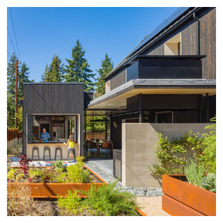 Softbox House - Farmhouse - Patio - Seattle - by NRC HOMES | Houzz