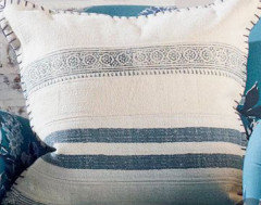 How do you match the curtains to a patterned rug?