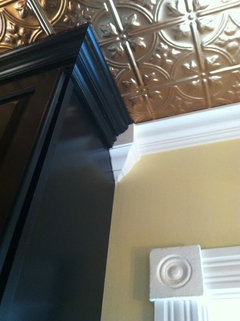 How to match white crown molding with cream cabinet molding?? | Houzz Forum