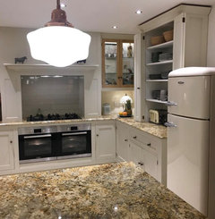 Update/modernize this early 2000s kitchen with paint!