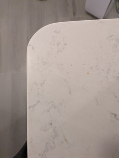 Quartz countertop with rounded corners