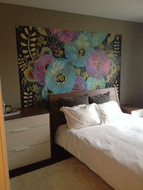 Guest room with a feature wall