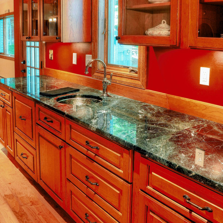 75 Beautiful Kitchen with Green Benchtop Ideas & Designs - July 2025 ...