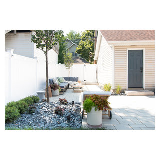 Chicago, IL Backyard - Modern - Patio - Chicago - by Yardzen | Houzz