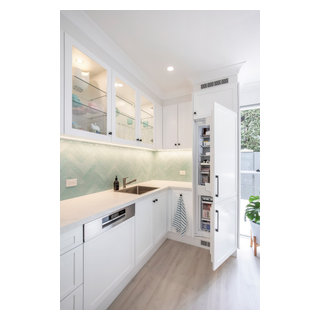 Kitchen with Smartstone Davinci Bianco Benchtops - Traditional ...