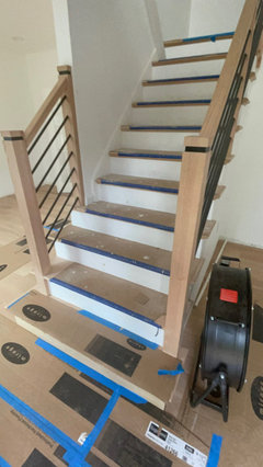 Staggered stair posts