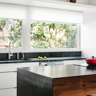75 Beautiful Rustic Kitchen With Window Backsplash Pictures & Ideas | Houzz