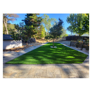 Arizona Platinum Spring Turf with Avalon Slate Pavers - Contemporary ...