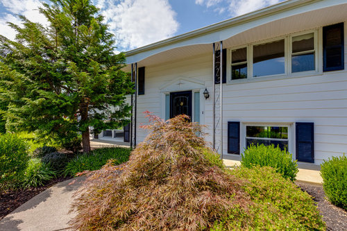 1960s "colonial" split level facade help