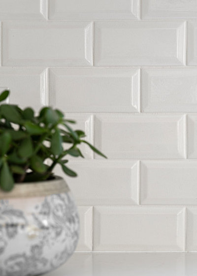 Kitchen of the Week: Classic White Space With Layered Style