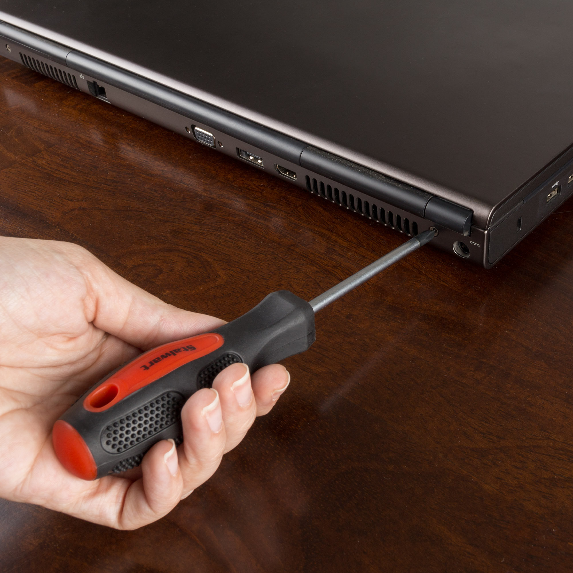 18-Piece Screwdriver Set With Wall Mount and Magnetic Tips By Stalwart ...