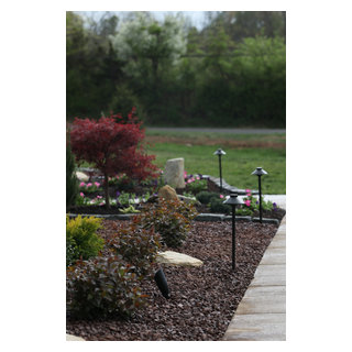 Landscape Planting, Lighting, and Using Red Tipple Stone - Modern ...