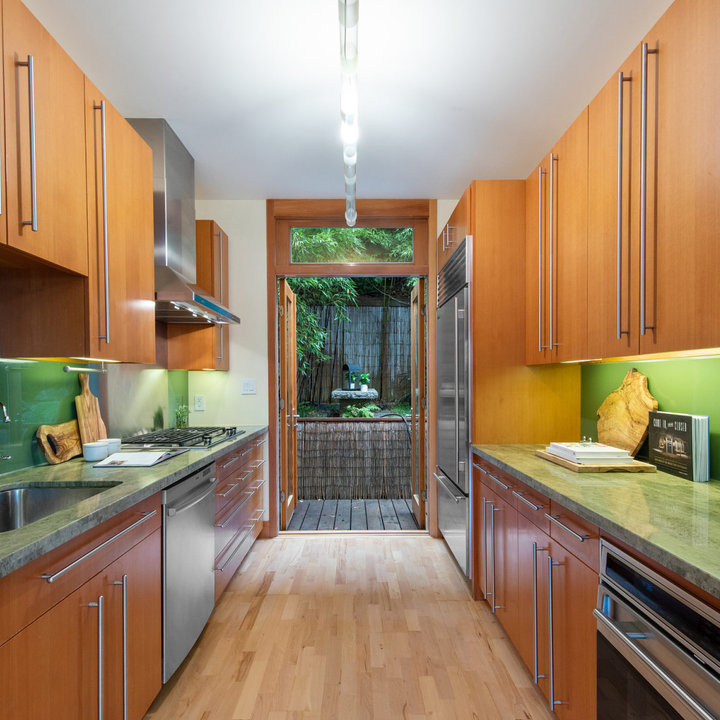 75 Beautiful Kitchen with Green Benchtop Ideas & Designs - August 2025 ...