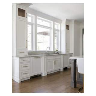 Crisp White Custom Kitchen - Kitchen - Chicago - by Trim Tech Designs ...