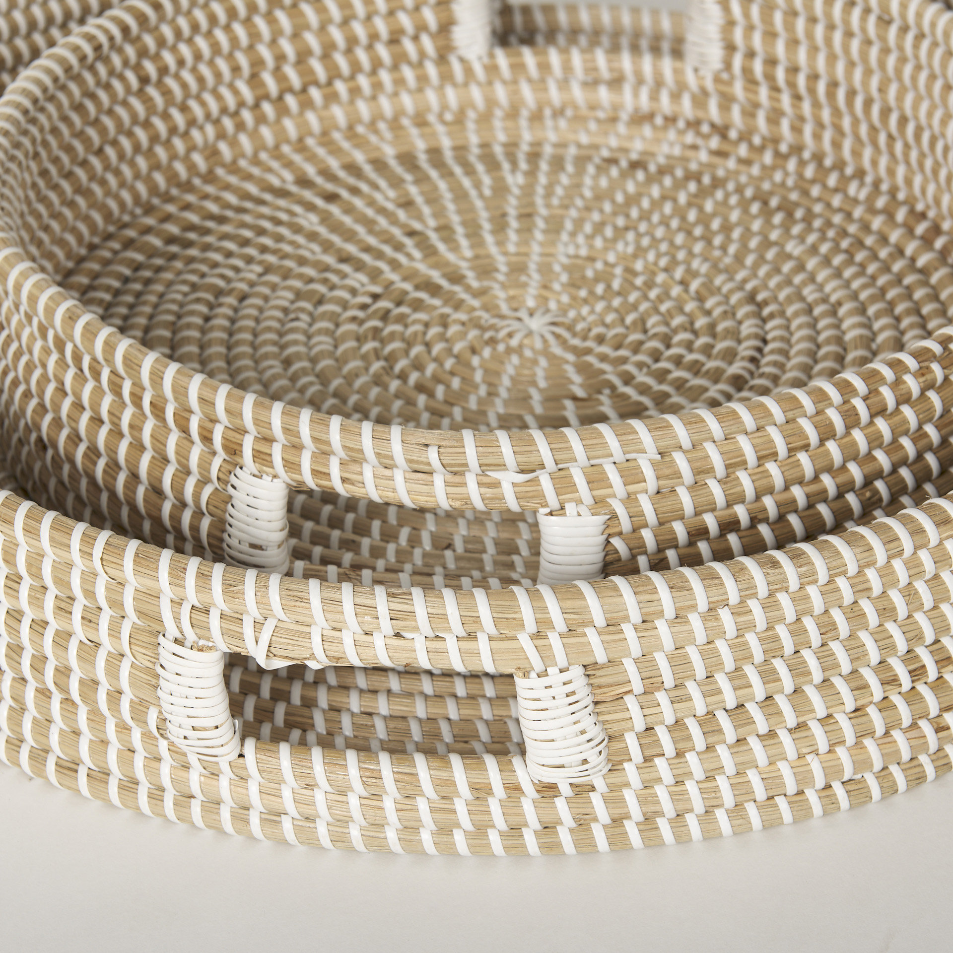 Kalama Set of 2 Large Round Seagrass Trays With Handles - Beach Style ...