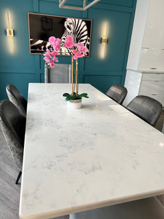 Quartz top dining table in kitchen