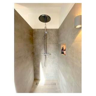 Kleines Vollbad unter Dachschrägen - Contemporary - Bathroom - Other ...