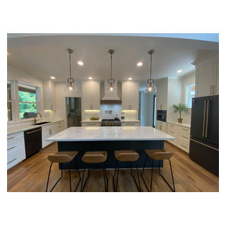 Sandy River Modern Farmhouse Kitchen - Kitchen - Portland - by Urban ...