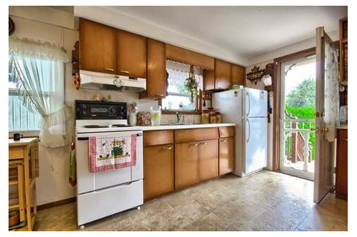 Ugly cottage kitchen