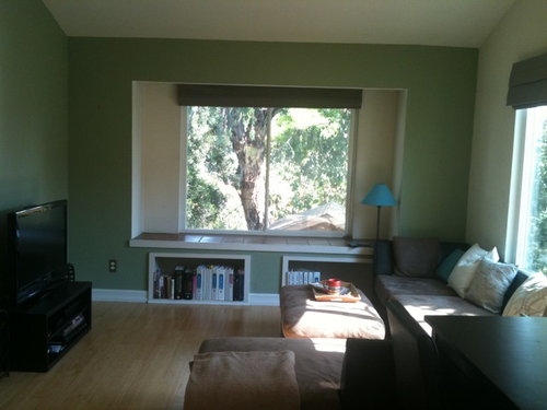 green walls AND large windows showing green vegetation???