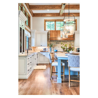 Comforting Farmhouse Kitchen - Farmhouse - Kitchen - Cleveland - by ...