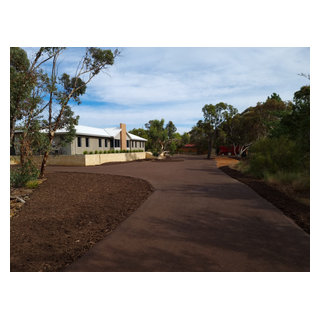 Wattle Grove Two-tone Driveway and Hardstand - Contemporary - Exterior ...