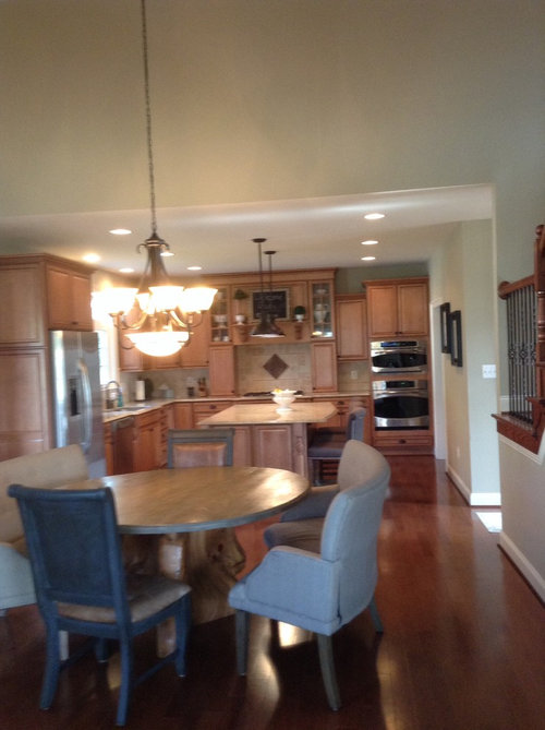 Breakfast nook lighting help