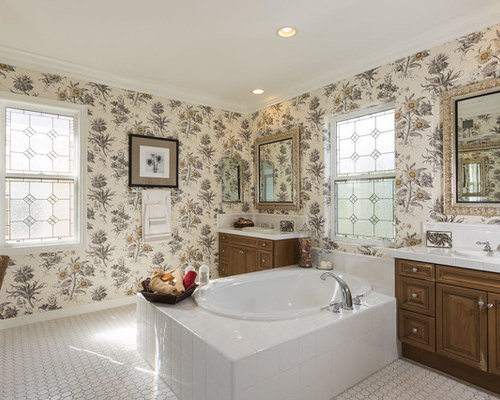 Best Traditional Master Bathroom Design Ideas & Remodel Pictures | Houzz