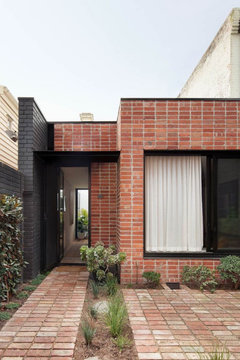 Exterior colour refresh for late 80s brick home | Houzz AU