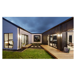 The 15 Degree Hosue - Modern - Hamilton - by Studio H Design | Houzz
